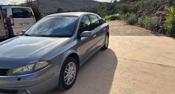 Location Renault Laguna 2 à Conca 20135