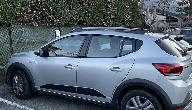 Location Dacia Sanders à Annecy 74000