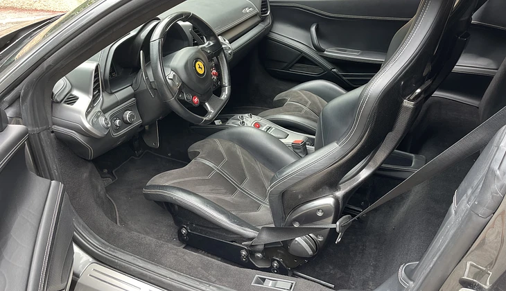 Location Ferrari 458 Italia à Cannes 06400