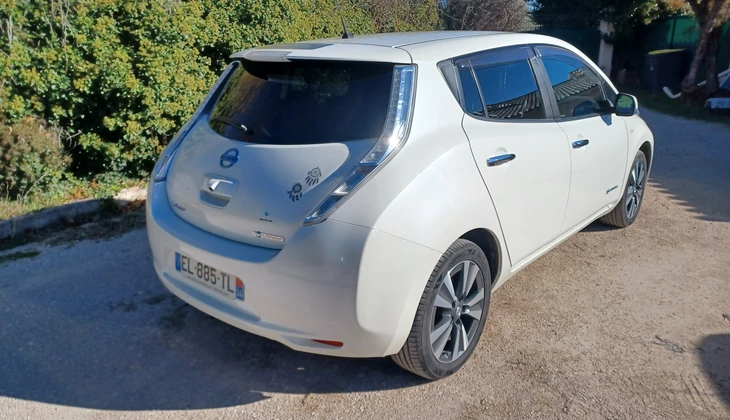 Location Nissan Leaf à Le Val 83143