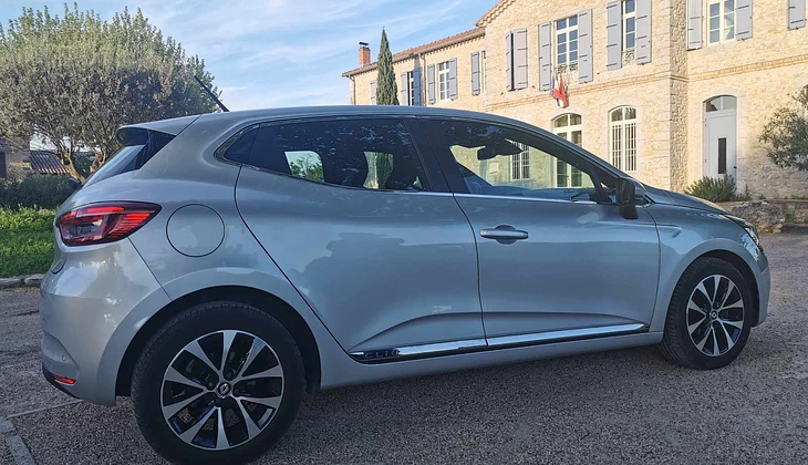 Location Renault Clio V Intense à Anduze 30140