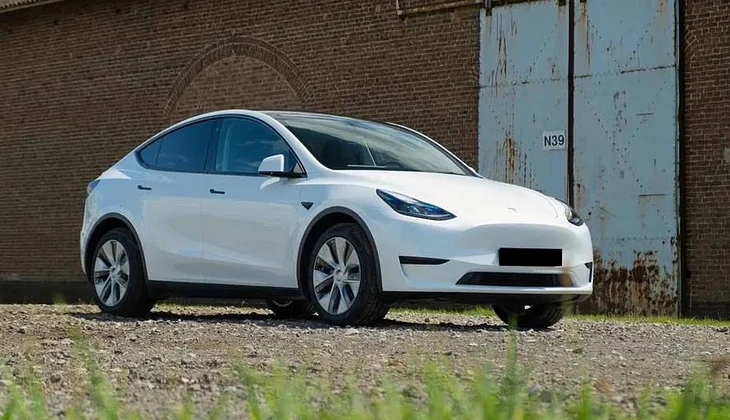 Location Tesla Model Y Propulsion à Paris 75008