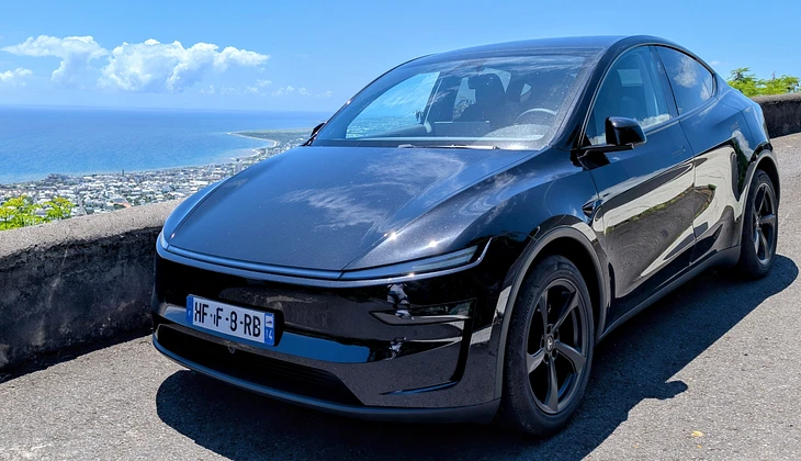 Location Tesla Model Y Lr à Saint-Denis 97417