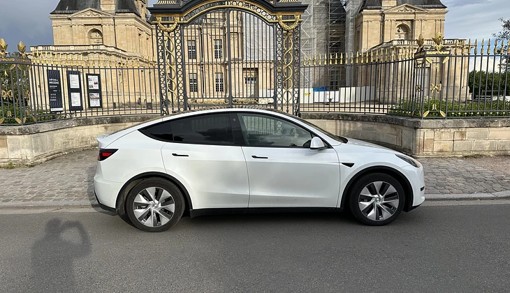 Location Tesla Model Y à Paris 75015