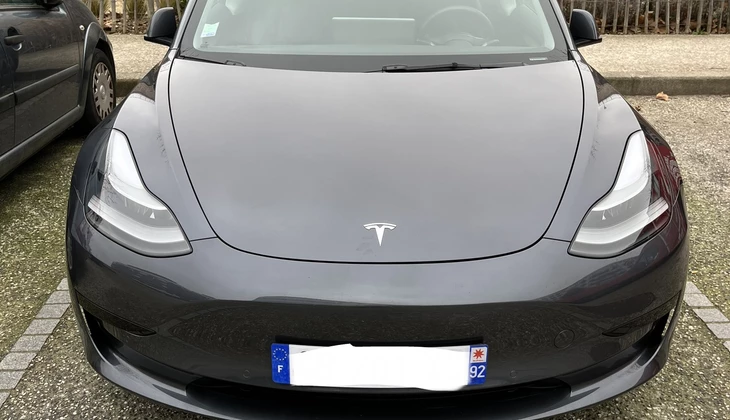 Location Tesla Sr + à Paris 75010