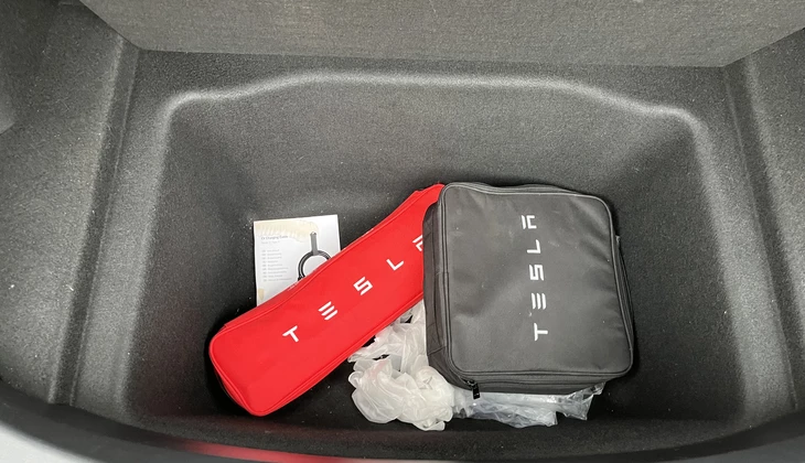 Location Tesla Sr + à Paris 75010