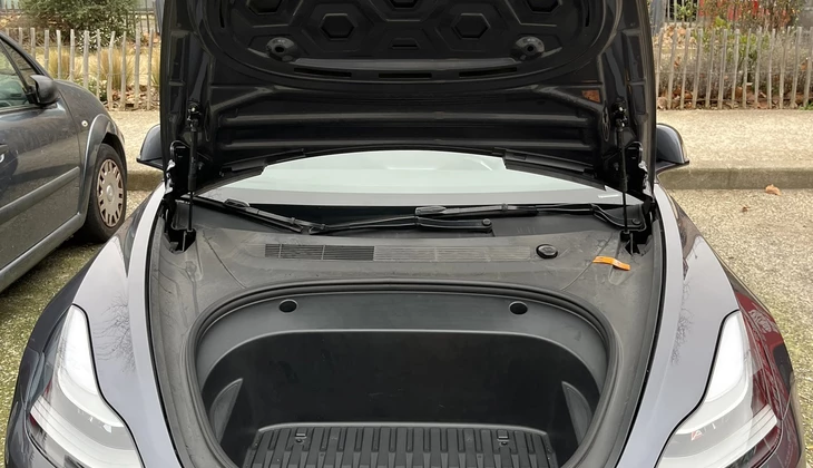 Location Tesla Sr + à Paris 75010