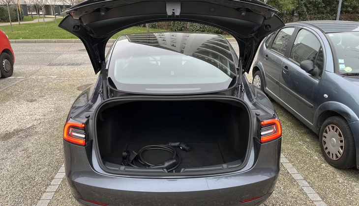 Location Tesla Sr + à Paris 75010