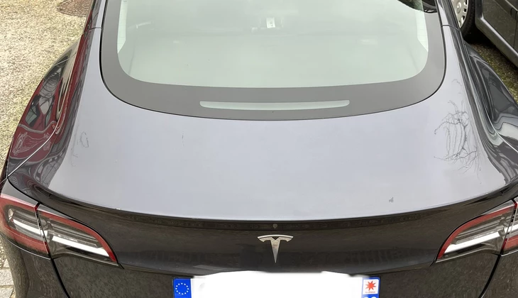 Location Tesla Sr + à Paris 75010